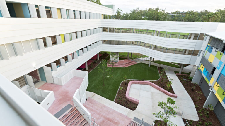 Indooroopilly State High School - L+R