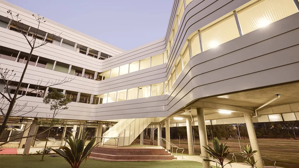 Indooroopilly State High School - L+R